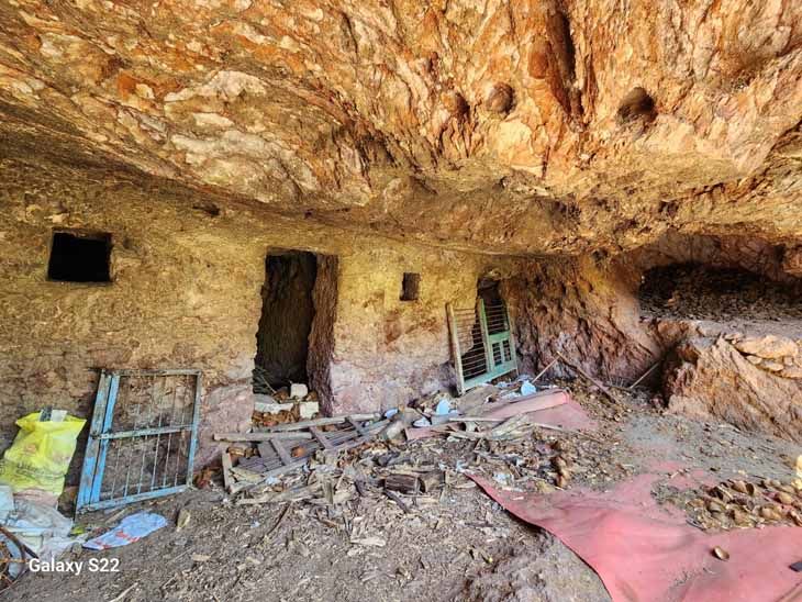 The Buddhist caves of Shana Vankia are worse | ગુફાઓમાં ગંદકીના ગંજ ...