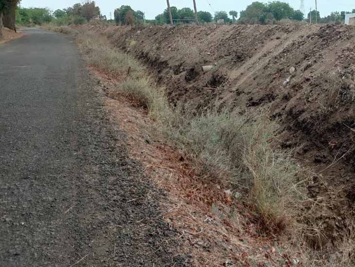 20 feet deep and 5 feet wide drain beside Zobala to Bhagupur road ...