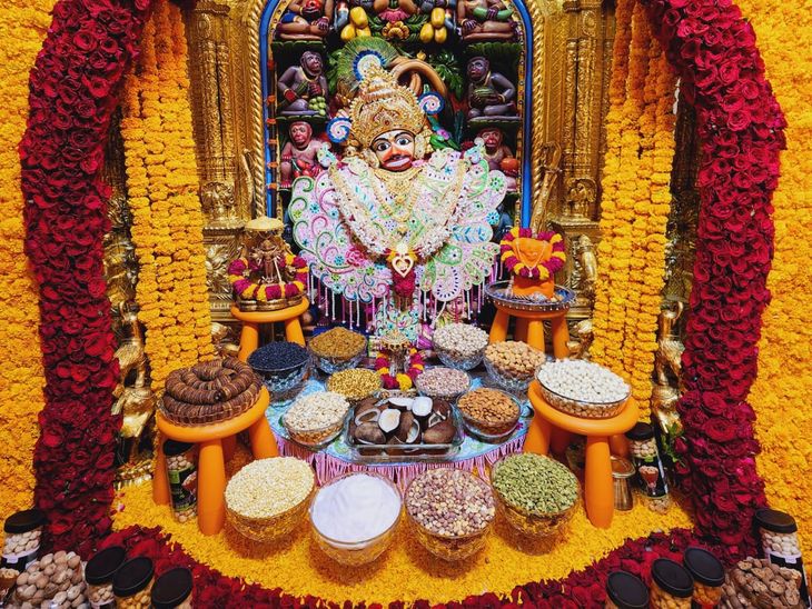 Divine decoration with Galgota-Rose flowers, Annakoot along with ...