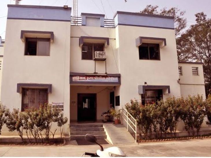 In Dabhan village of Nadiad, the elder son beat up the widow Janeta ...