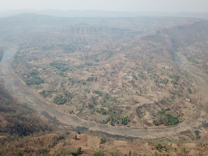 A U-shaped view of Parandi in Mohanakawachali of Kaprada dries up in ...