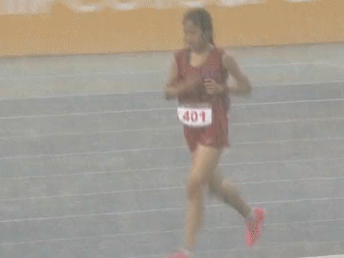 SEA Games 2023; Cambodian Runner Bou Samnang Video Goes Viral | કંબોડિયન એથ્લેટ હારી, પણ દિલ ...