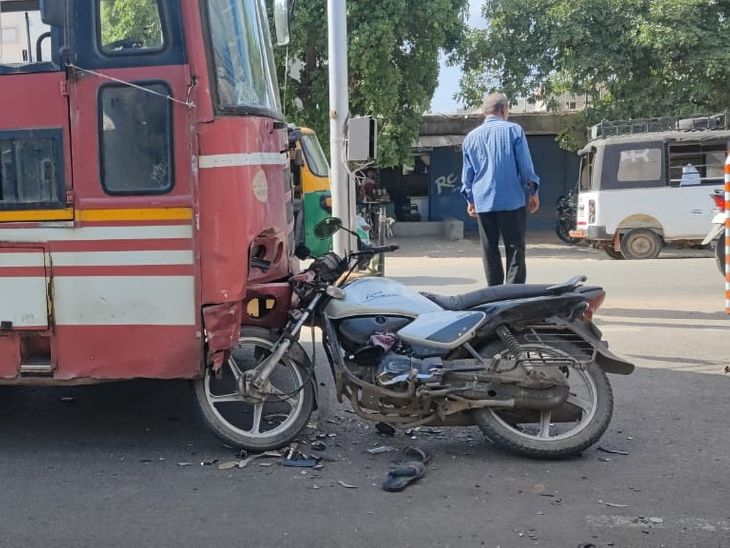 Accident between ST bus and bike on Madhuram Timbawadi road, people ...