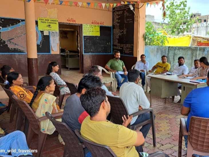 Vapi-Shamlaji highway land acquisition protest in Unai-Khambhalia Gram ...