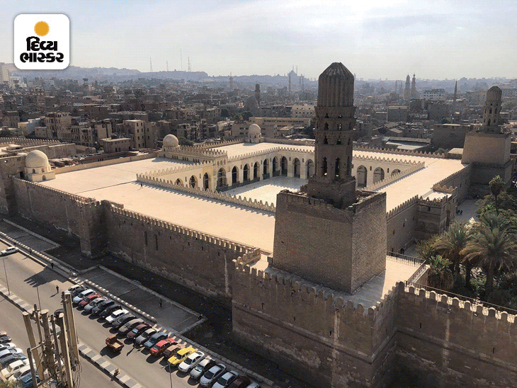 The largest mosque of the Dawoodi Bohra community in the city of Cairo ...