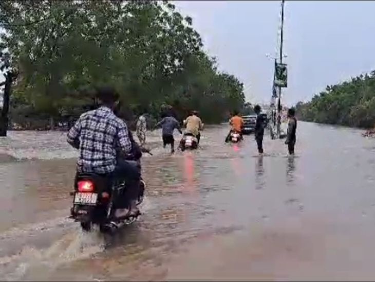 Adipur, Gandhidham and Anjar in East Kutch experienced a flood like ...