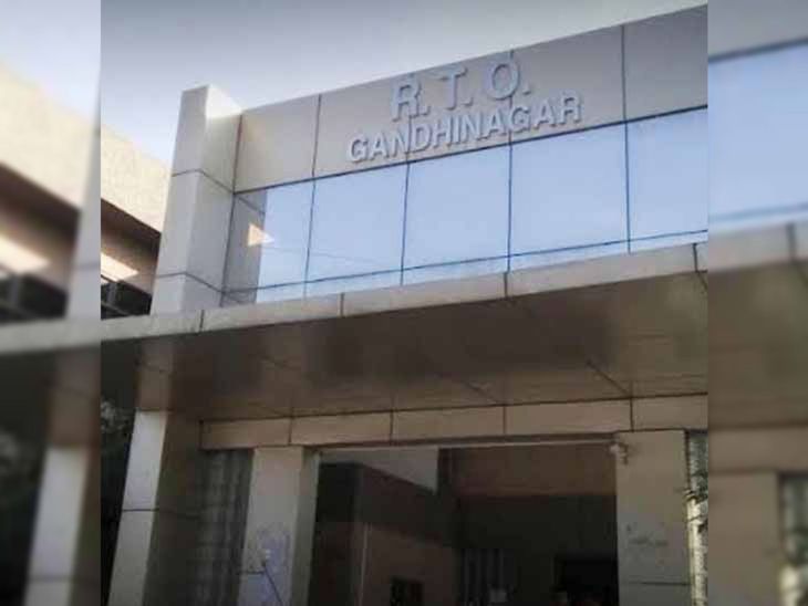 1 series of two wheelers and 4 series of cars will be auctioned in RTO ...