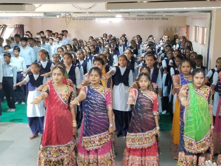 Tree Chariot departs with tree plantation program in Dayapar | દસ હજાર ...