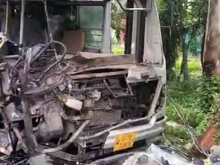 Accident between two government ST buses on Chikhli Fadvel road, driver killed | બસ સામસામે ...