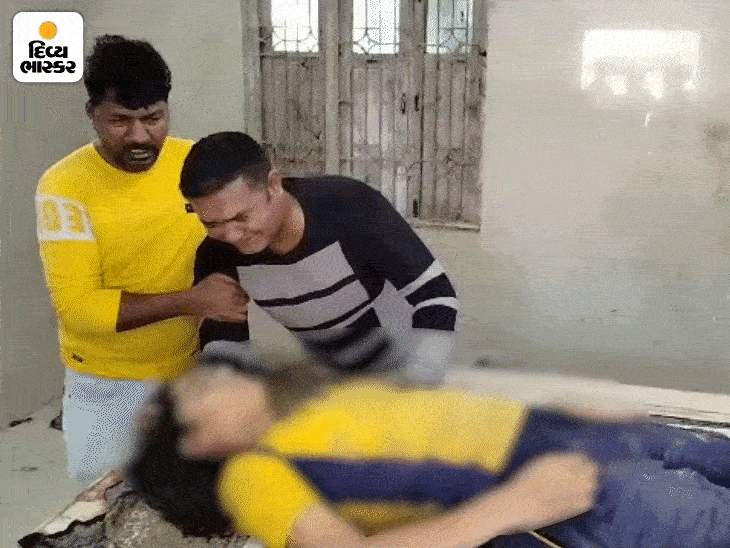 10th class student dies of electrocution while playing in Pathshala ...
