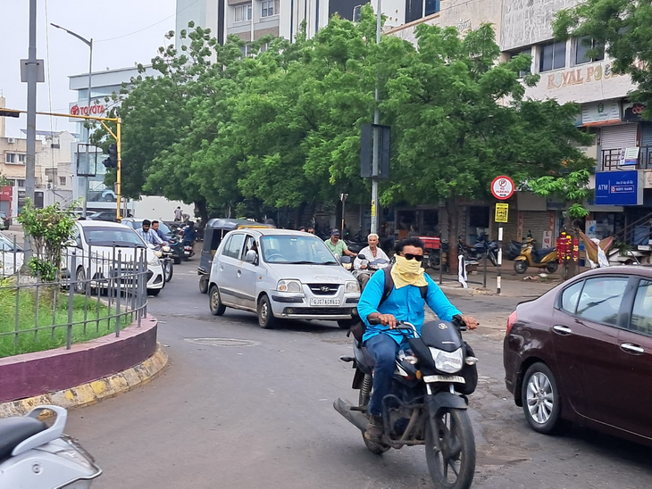 One more bridge between two bridges in Raia Telephone Exchange Chowk ...