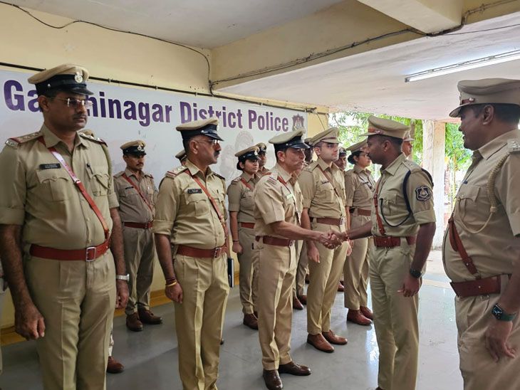 New SP of the district Ravi Teja Vasamsetty took charge