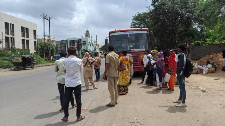 80 passengers were stranded when two buses broke down between Sewalia ...