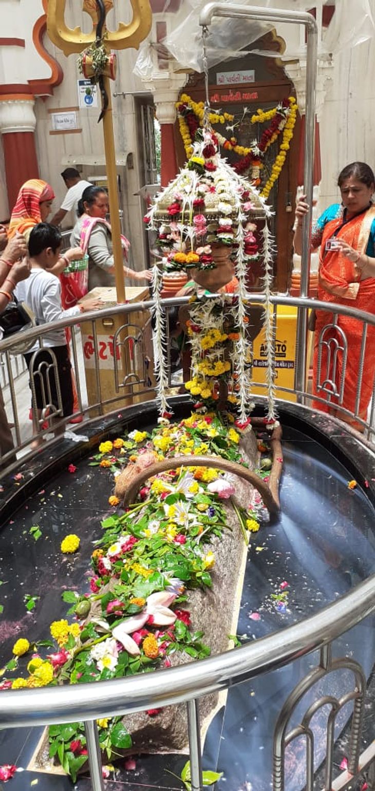 Devotees throng the Sri Tadkeshwar Mahadev Temple at Abrama in Valsad ...