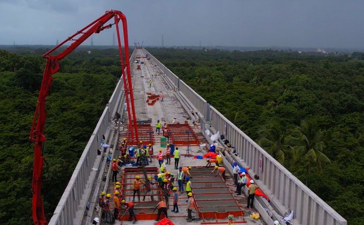 Earlier 1 km track base, 2-2 bridge was also built first in Navsari ...