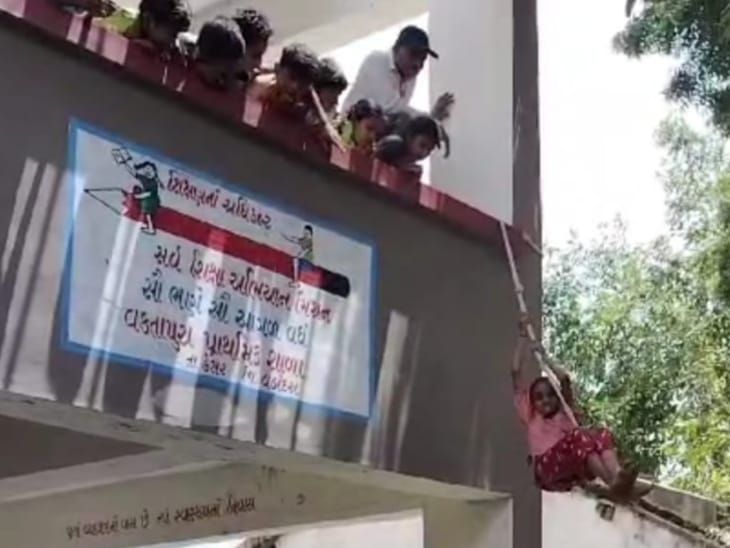 How to train students, LIVE videos in desar near vadodara ...