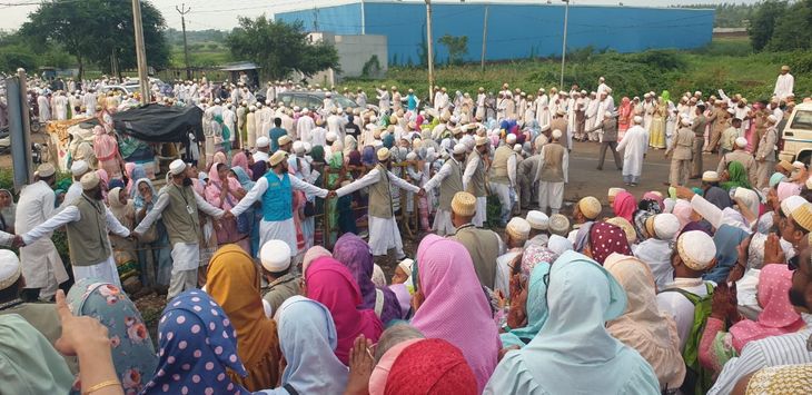 In Dahod, a large number of Dawoodi Wahora community gathered to meet ...