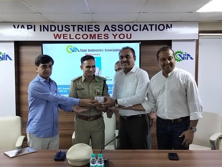 In the Lok Darbar held at Vapi VIA in Valsad district, the SP gave ...
