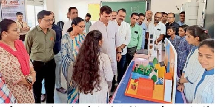 89 works of 42 government schools became the center of attraction in ...