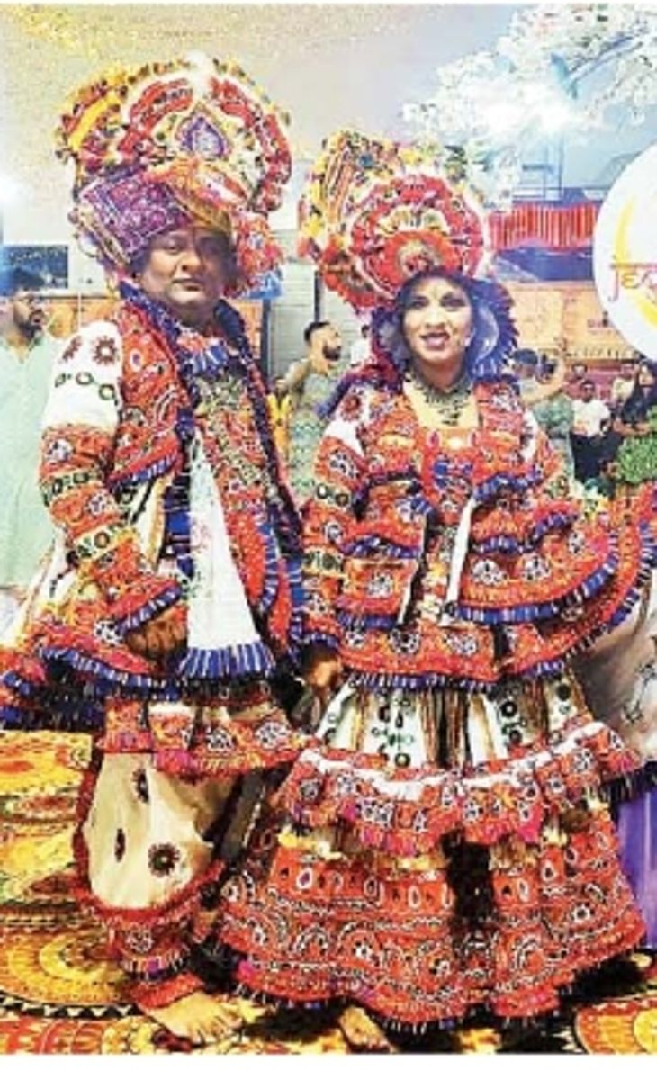 The heaviest dress in Gujarat, Hiten wears a 40 kg dress and plays ...