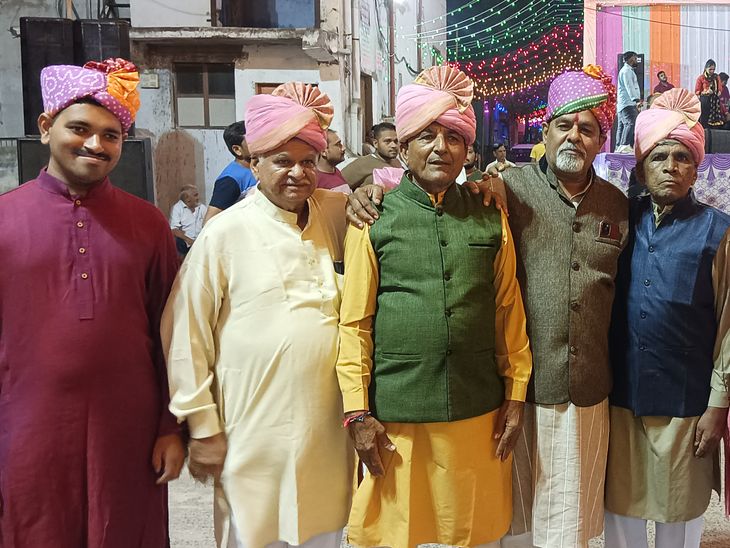 Photo-video of Nortani Mass Aarti, Vesbhusha and Garab at Triveni Trilok Park Society's Five in ...