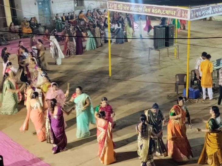 Sharad Poonam was celebrated in advance in places including Lakhpat's ...