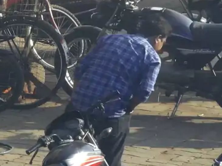 8 more citizens were fined by Manpa for spitting in public | રાજકોટનાં ...