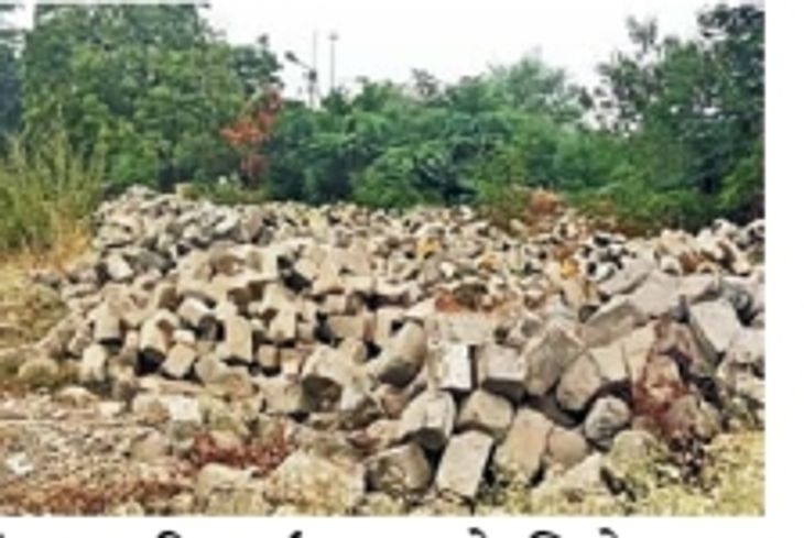 Block rocks for road divider behind Harani Sculpture Park | વેડફાટ ...