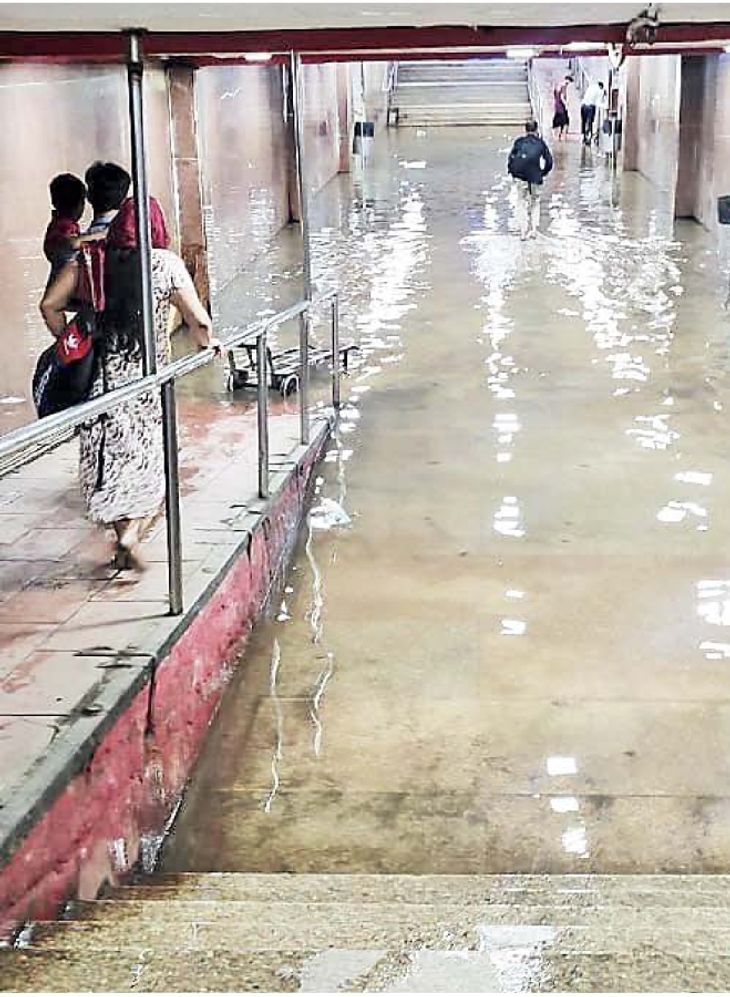 The subway of Surat railway station remained waterlogged from late ...