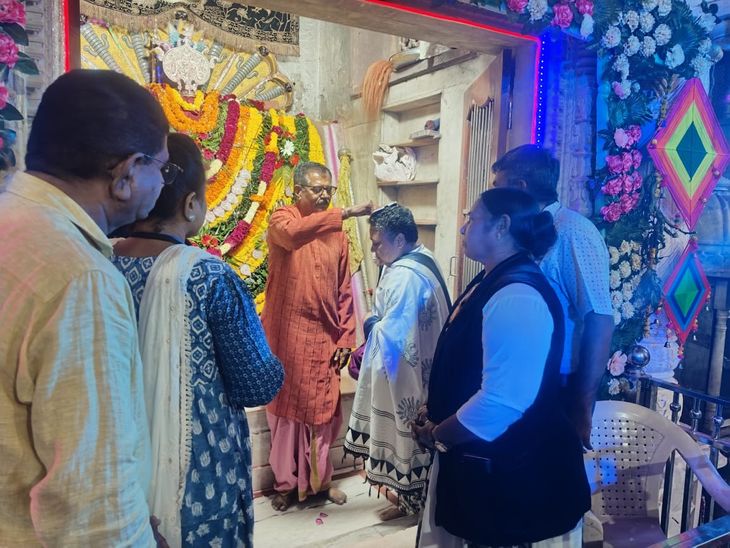 The District Judge was blessed to have the darshan of Lord Shri ...