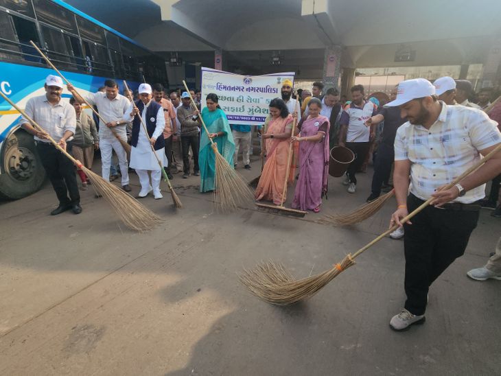 At Himmatnagar bus stand, the MLA swung a broom for cleanliness, a ...