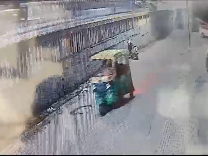 Old man came to Surat by bus from Saurashtra as there was a wedding at ...