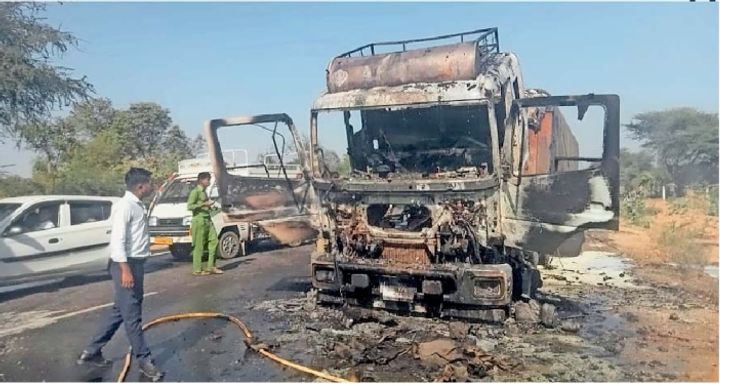 A fire broke out in a trailer near Vavna Khimanawas Patia and the cabin ...