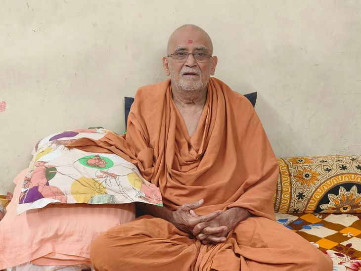 President of Haridham Sokhda, Prem Swaroop Swami Navsari, attended the ...