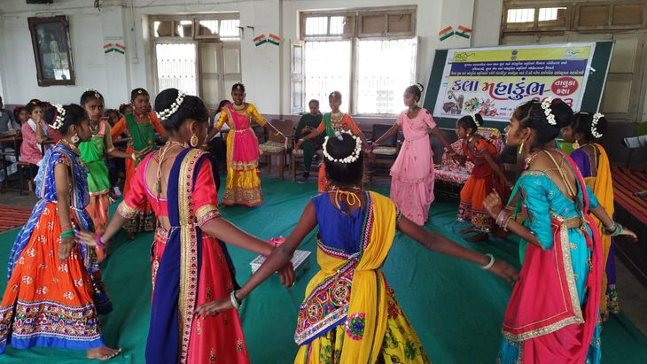Taluka level Kala Mahakumbh was held in Sankheda Parekh High School ...