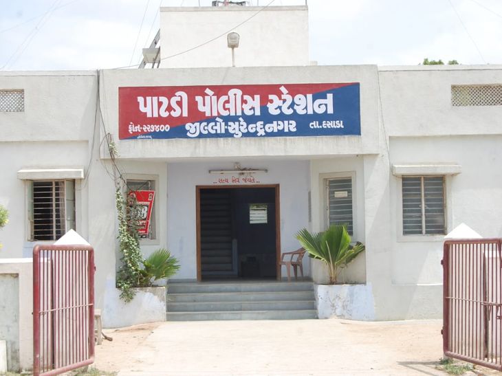 Two persons were caught with 280 bottles of foreign liquor from Patdi ...