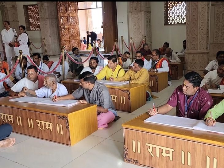 Collective Ramanam mantra writing in the presence of Somnath | સોમનાથના ...