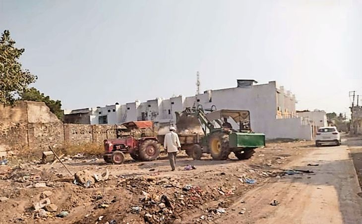 Main roads were cleaned at Dhasa Junction in Gadda | સ્વચ્છતા અભિયાન ...