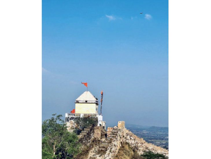 Bhujio hill associated with historical heritage and war | જોવા જેવું ...