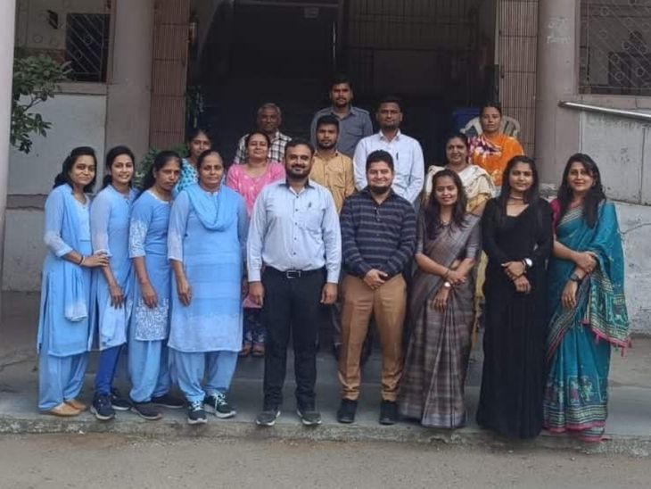 Adajan's Suman High School No. 4th Farewell Ceremony, Teacher Azizbhai ...