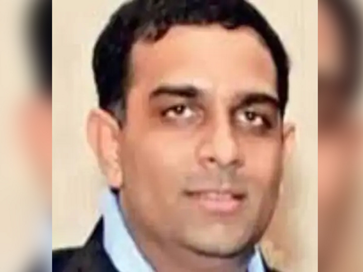 After the woman booked a flat in Vadodara, builder Apoorva Patel took a ...