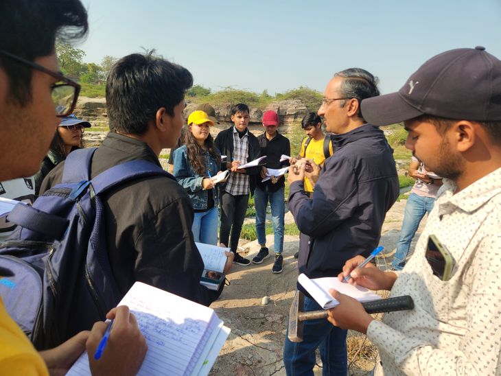 Students of Himmatnagar's stone-built MG Science Institute came to ...