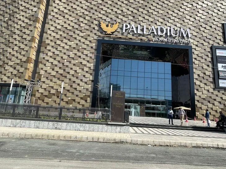 Notice given to 180 shops of Palladium Mall not charging business tax ...