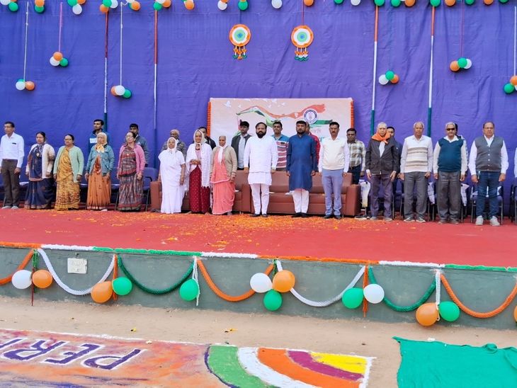 84 year old Karsevak Kantaba hoisted the flag at Perfect School in ...