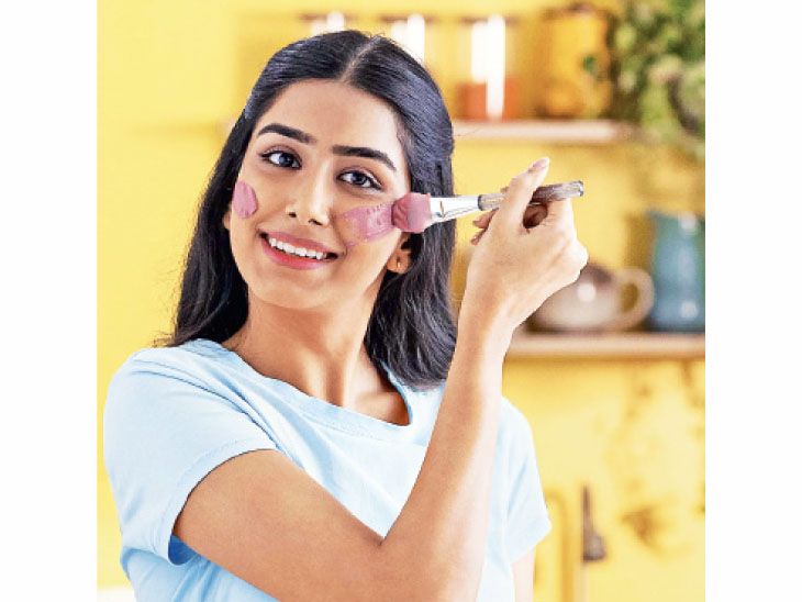 Homemade 'Flower Face Mask' for Glowing Skin...