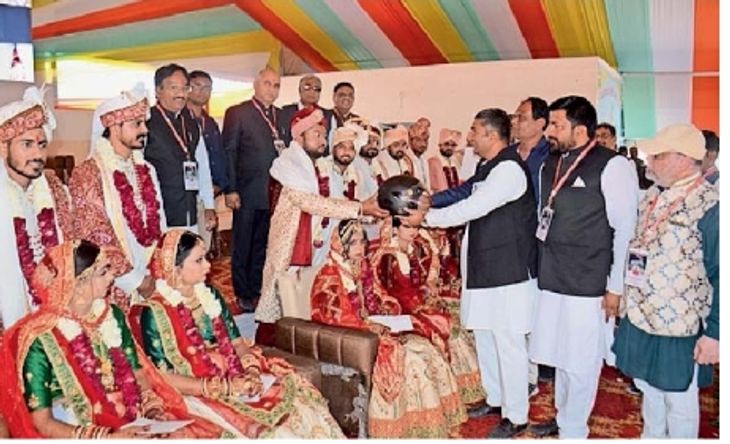 Helmets were gifted to 18 newlyweds who participated in the mass ...