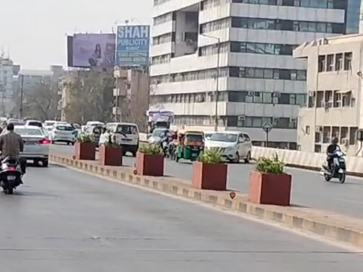 A two-km long traffic jam caused by a truck stalling on the Ring Road ...