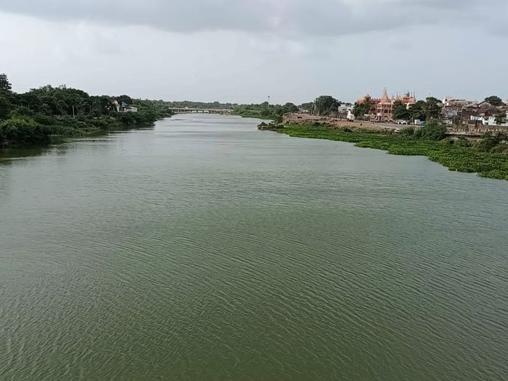 A riverfront will be built in three phases at a cost of 50 crores on ...