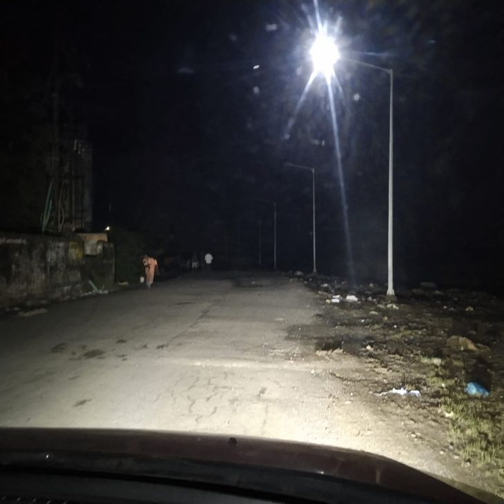 Many lights from the ring road area of Navsari remain switched off ...