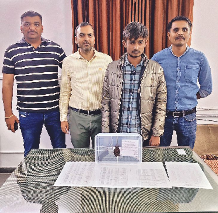 A youth with a tamancha jabbed from Changodar Bridge | કાર્યવાહી ...